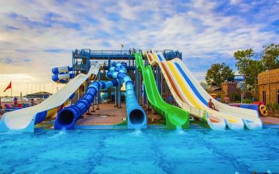 Chine Parcs aquatiques OEM Jeux d'eau pour enfants Jeux de sport Jeux d'amusement Slides de piscine en spirale à vendre