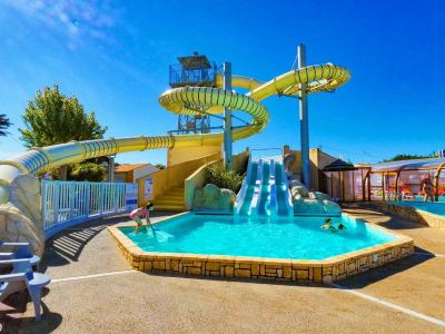 Chine Parcs de jeux pour enfants en plein air piscine toboggan en fibre de verre pour enfants à vendre