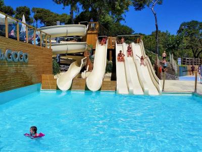 子供のウォーターパーク 水泳池 水上スポーツ用品 ガラス繊維スライド