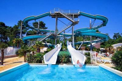 Chine Parcs aquatiques pour enfants Jeux d'amusement Équipement de sport aquatique Glissière en fibre de verre à vendre