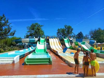 Chine Les enfants jouent à des jeux d'eau de divertissement Fiberglass Slide pour piscine à vendre