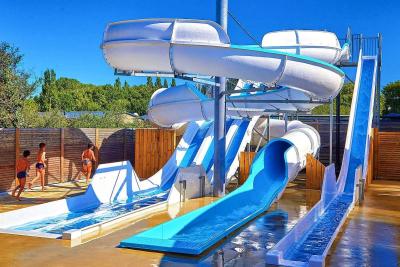 Chine Parcs aquatiques pour enfants en plein air, terrain de jeux, équipement de piscine, toboggan en spirale à vendre