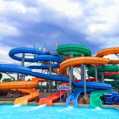 Chine Jeux d'eau de piscine extérieure Fournitures de toboggan en fibre de verre à vendre