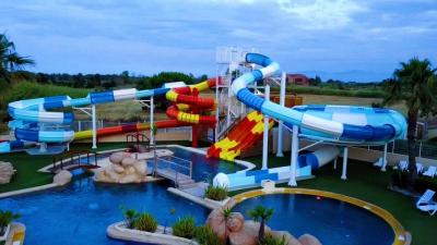 Chine Équipement de jeux aquatiques piscine toboggan en fibre de verre pour adultes à vendre