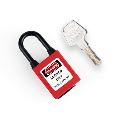 中国 38 mm plastic shackle nylon lockout safety padlock 販売のため