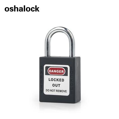 Cina locked on industrial equipment padlock with keyed alike in vendita