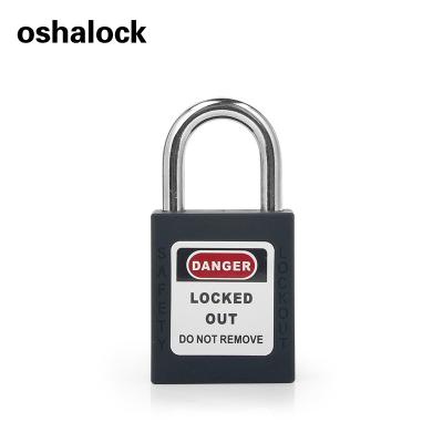 Cina locked on industrial equipment padlock with keyed alike in vendita