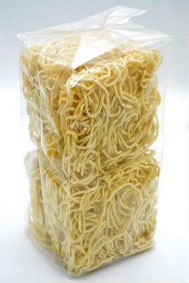 Cina L'uovo ha asciugato le tagliatelle istantanee cinesi di galleggiamento 400g ammassa cucina rapida di ramen in vendita