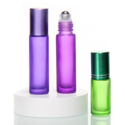 China Custom 5Ml 10Ml 15Ml Glas Parfum Roll On Flasche Met Roerbal Van Roestvrij Staal Te koop