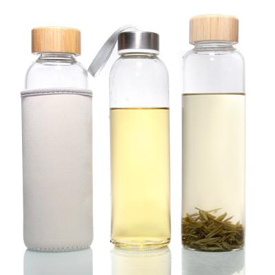 Cina Bottiglie d'acqua in vetro trasparente da 500 ml a 750 ml a 1000 ml con coperchio e copertura in vendita