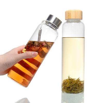 Cina Bottiglie di vetro Eco-friendly Bpa Free Capo in acciaio inossidabile 500ml Bottiglia d'acqua di vetro da bere in vendita