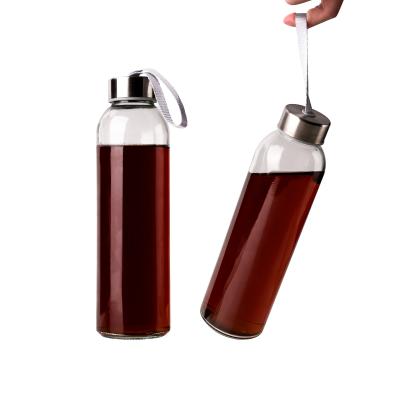 Cina 350 ml 500 ml Bottiglia di acqua di vetro a alto borosilicato sportivo rotondo con manica in silicone in vendita