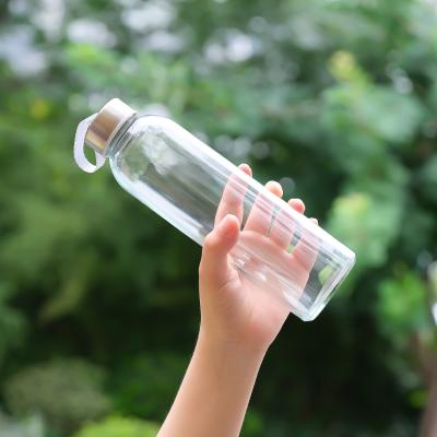 Cina 350 ml 500 ml Bottiglia di acqua di vetro a alto borosilicato sportivo rotondo con manica in silicone in vendita