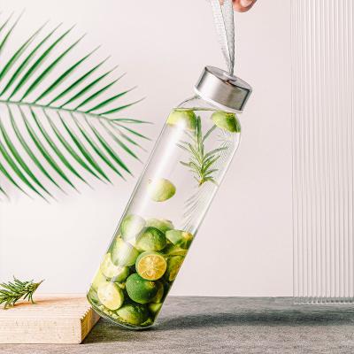 Cina all' ingrosso Bottiglia d' acqua in vetro a 500 ml 750 ml con tappo a vite in vendita