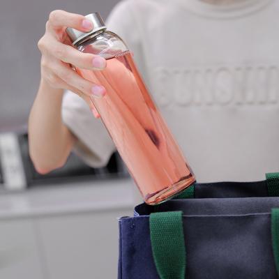Cina Bottiglia d'acqua in vetro borosilicato di 500 ml con manica in silicone in vendita