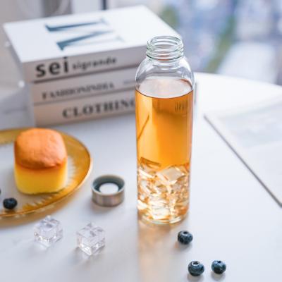 Cina Bottiglia d'acqua in vetro borosilicato di 500 ml con manica in silicone in vendita