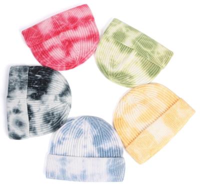 Cina I Beanies ed i cappucci acrilici della tintura 100 del legame delle donne Cuffed l'inverno caldo tricottano il cappuccio del cranio del cappello dell'orologio in vendita