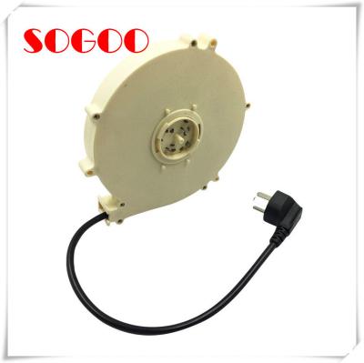 Chine Cordon de secteur escamotable en plastique de l'anti feu pour les équipements médicaux 220~240V à vendre