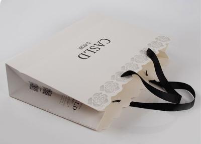 Cina Sacchi di carta personali stampa del taglio del laser, borse del regalo della pianura del nastro del Grosgrain in vendita