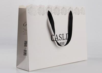 Cina Sacchi di carta personali stampa del taglio del laser, borse del regalo della pianura del nastro del Grosgrain in vendita