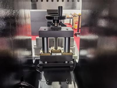 Cina Piegatrice automatica per tondo per cemento armato a 6 assi Pressa per pastiglie servofreno elettrica Pbe in vendita