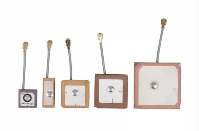 Cina 50Ω Impendenza di ingresso Antenna GPS attiva per le prestazioni di navigazione e tracciamento delle automobili in vendita
