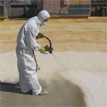 中国 クリーム時間 3-5 秒 EINECS 618-355-0 壁や屋根に硬い泡スプレーのためのポリオールを混合する 販売のため