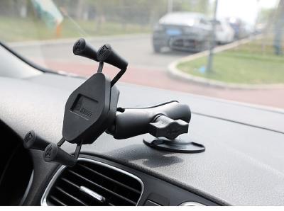 中国 エア・ベント クリップ オートバイのSmartphoneサポート立場の普遍的な重力車の電話ホールダー 販売のため