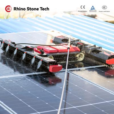Cina Pulitore cingolato con telecomando, Robot di pulizia fotovoltaico modulare impermeabile con sensori per pannelli solari, Sistema di pulizia pannelli solari semiautomatico in vendita