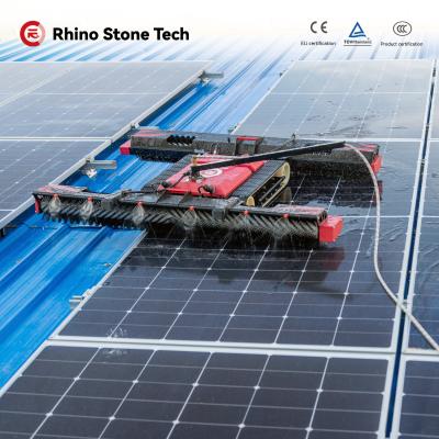 Cina Pulitore cingolato con telecomando, Robot di pulizia fotovoltaico modulare impermeabile con sensori per pannelli solari, Sistema di pulizia pannelli solari semiautomatico in vendita