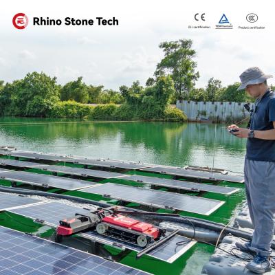 Cina Pannelli fotovoltaici per impianti solari Macchina per la pulizia robotizzata dei moduli fotovoltaici Robot per la pulizia dei pannelli solari con alimentazione a batteria al litio in vendita