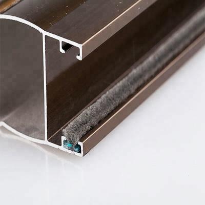 Chine Pp bavardent la largeur inférieure matérielle du calfeutrer 4.5-70mm de fenêtre de pile de laine à vendre