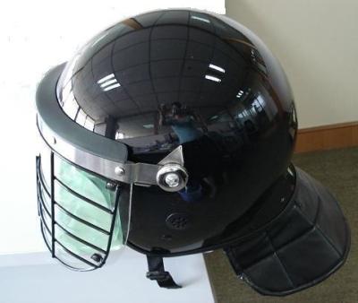 China full face compact resistant police anti riot helmet with metal visor for sale
