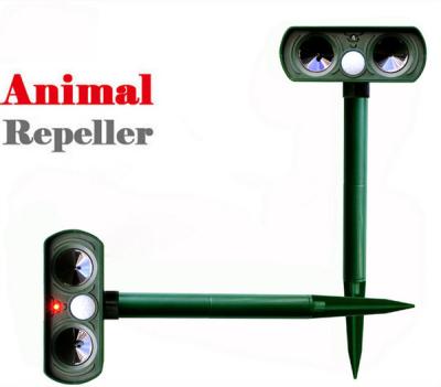 China Solar Powered Animal Repellent Ultrasonic Garden Dog Repeller Animal Chaser for sale