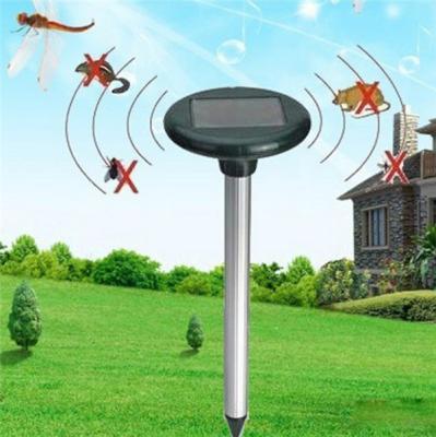 China Solar Powered Animal Repellent Ultrasonic Garden Dog Repeller Animal Chaser for sale
