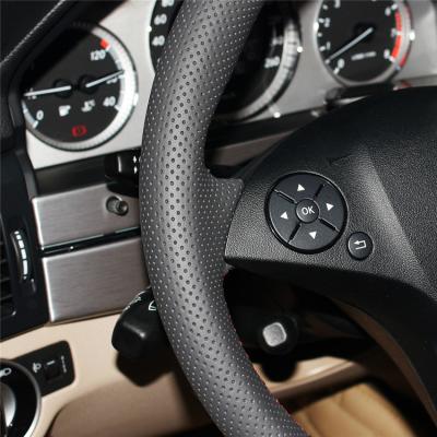 Cina 20*15*7cm copertura del volante in cuoio PU cucito a mano per Mercedes Benz C180 C200 C350 C300 CLS 280 300 350 500 GLK 300 2008 2009 2010 in vendita
