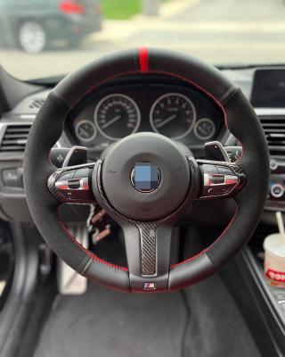 Cina Copertura del volante in suede rosso per BMW Serie 1 Serie 3 F20 F30 F10 F12 F87 F80 M3 F82 F12 F13 X5 F86 X6 in vendita