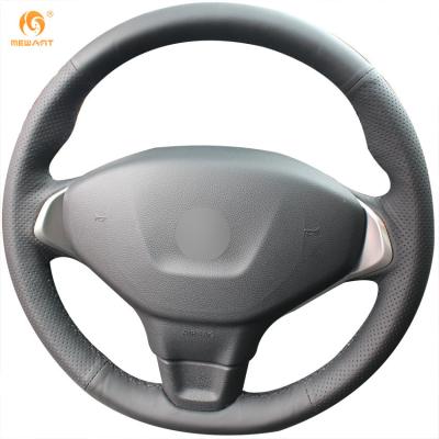 China Auto Accessoires Mewant Handgenaaid Fake Lederen stuurwiel Cover voor Peugeot 301 Te koop