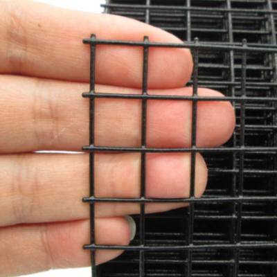 China 2x2 vierkant gat PVC gelast gaas rol voor tuin hek breed gebruikt in verschillende industrieën Te koop