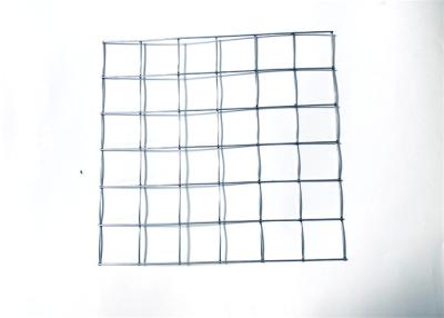 China Rolo de malha de arame galvanizado soldado a quente para proteção de jardim ou cerca à venda
