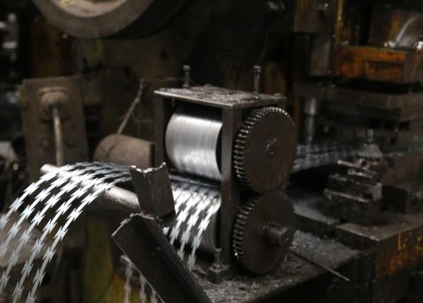 Quality Hot Dipped Galvanized Razor Blade Concertina Bto-22 Hot Dipped Galvanized for sale