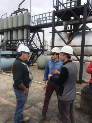 Cina 10-15 tonnellate di capacità Linea di produzione di riciclaggio dell'olio Convertire olio nero di scarto in diesel in vendita