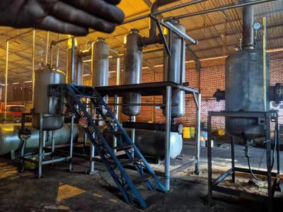 Cina Tecnologia rivoluzionaria impianto di distillazione di olio di scarto per la produzione di gasolio e olio base in vendita