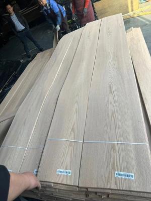 China Dikte 0,45 mm Red Oak Wood Veneer Slice Cut Panel AAA Te koop