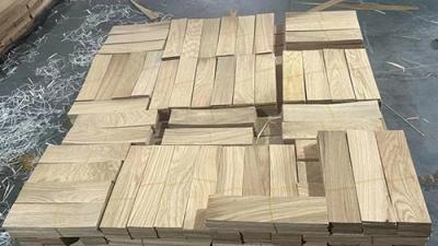 中国 ヨーロッパ ホワイトオーク木製床材 フライヤー ABCグレード MDF/ファンシー・プレイスウッド 販売のため