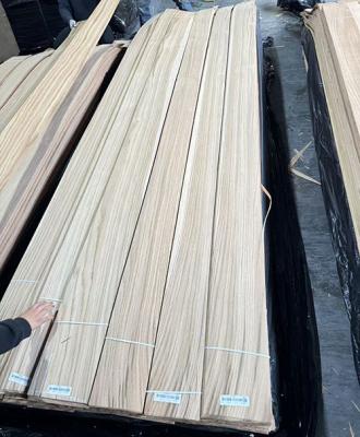 Cina Europa Furniture in legno di quercia Pannello di finitura di legno di quercia di grado AB spessore 0,5 mm in vendita