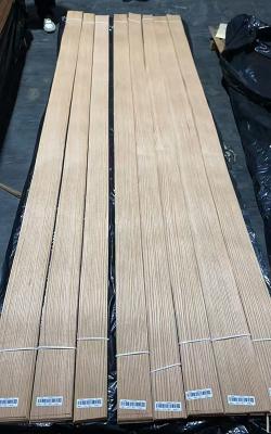 China Painel de Carvalho Vermelho Natural Veneer espessura 0,5 mm Grau AA+ Sempre em estoque à venda