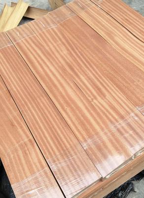 China Sapele führte hölzernes Fußbodenfurnier-blattviertel schnitt 0.45mm Stärke aus zu verkaufen