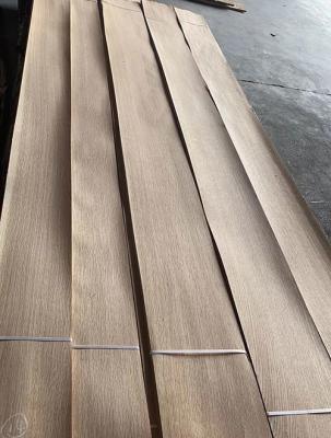 Cina Il grano diritto ha tagliato il legno di quercia bianca impiallaccia il grado del pannello A di 0.45mm per mobilia in vendita