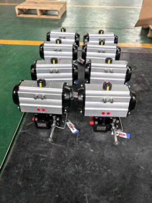 Cina Gli attuatori rotanti pneumatici serie AT a doppia azione (DA) e ritorno a molla (SR) controllano la valvola a farfalla o la valvola a sfera in vendita